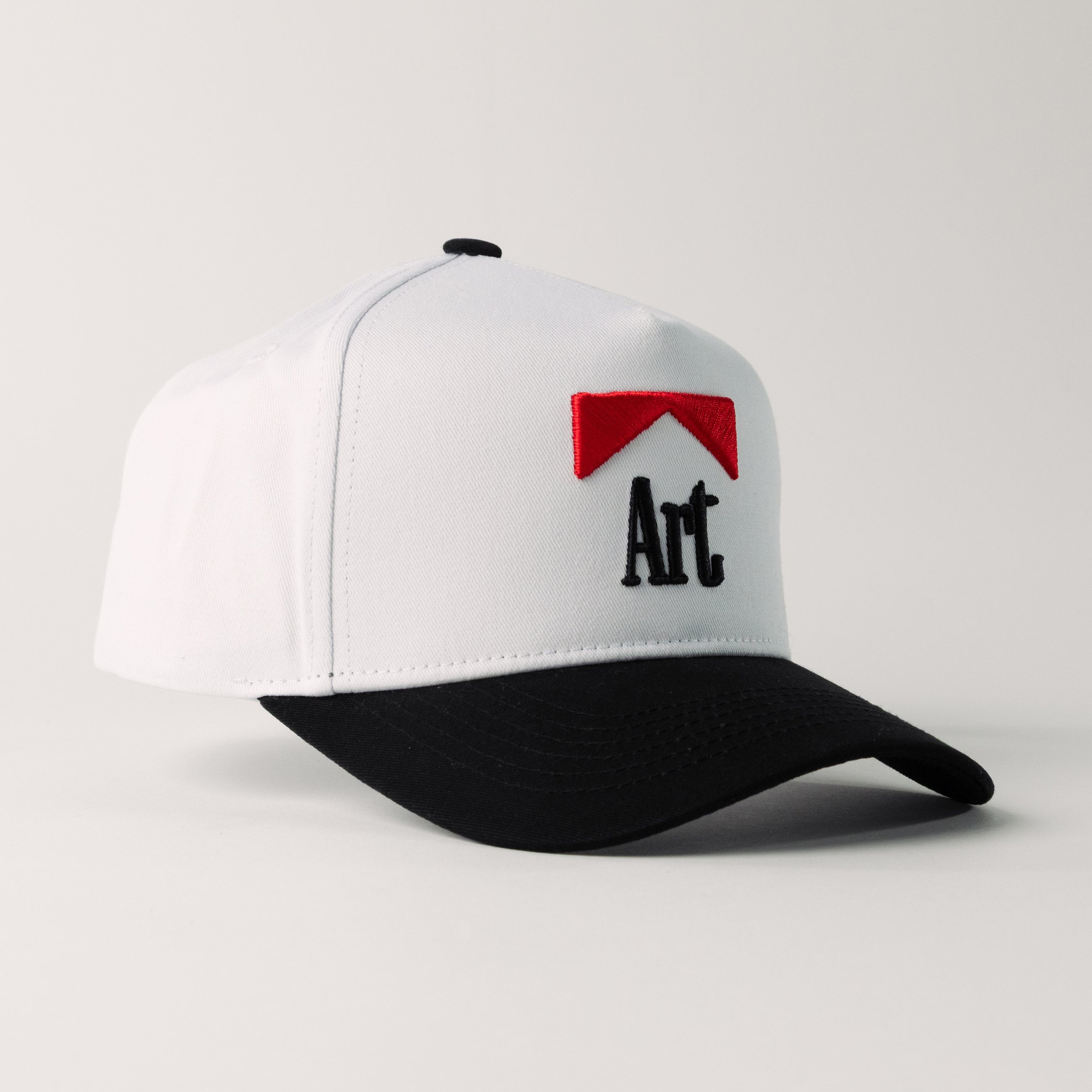 Art Snapback (White/Black) – Aug11